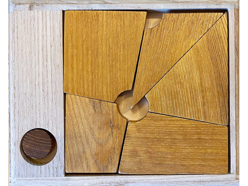 Nut Case Puzzle – Grand Illusions